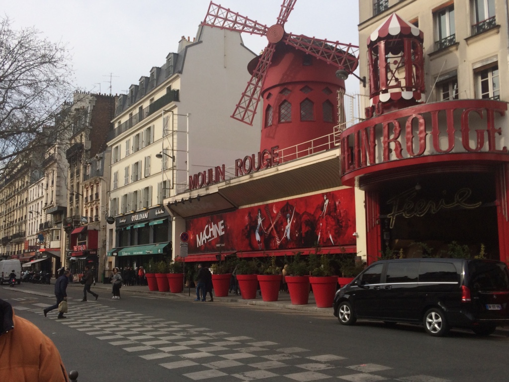 moulin-rouge - being30.com - travel blogger